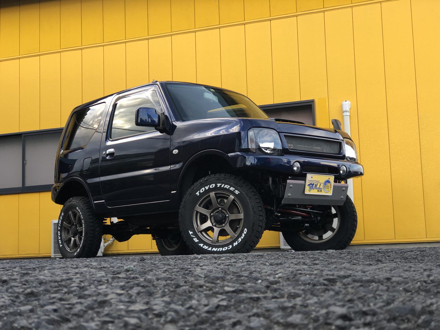 JB23ジムニー入庫！カスタム多数 | カスタムカー製作、新車・中古車販売 - 株式会社ブル